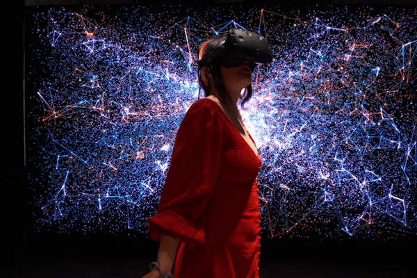 Virtual Fashion Shows: How Technology and Photography Are Shaping the ...